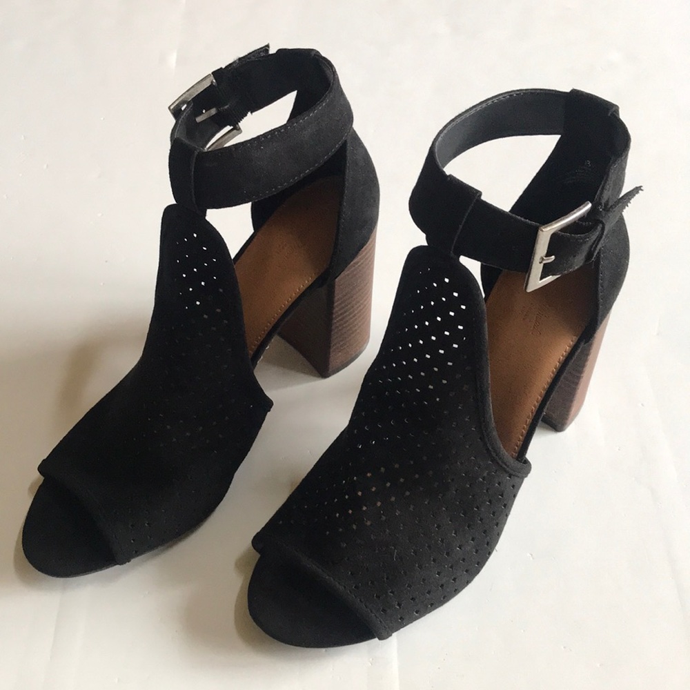 Universal Thread “Hannah” Block Heel Pumps - Gem